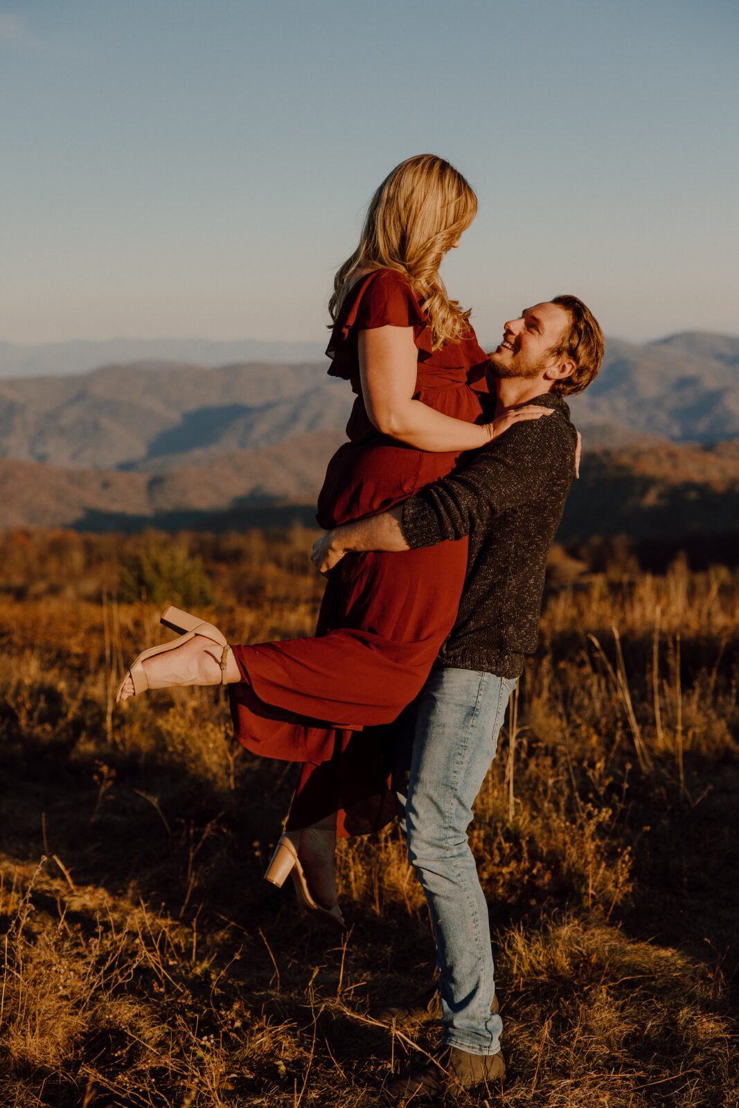 Passionate Engagement Photoshoot at Max Patch Mountain | K&R